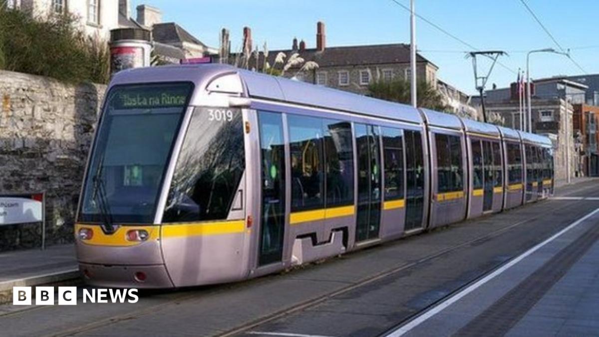 'Shutdown of Luas appears inevitable', trade union Siptu warns - BBC News