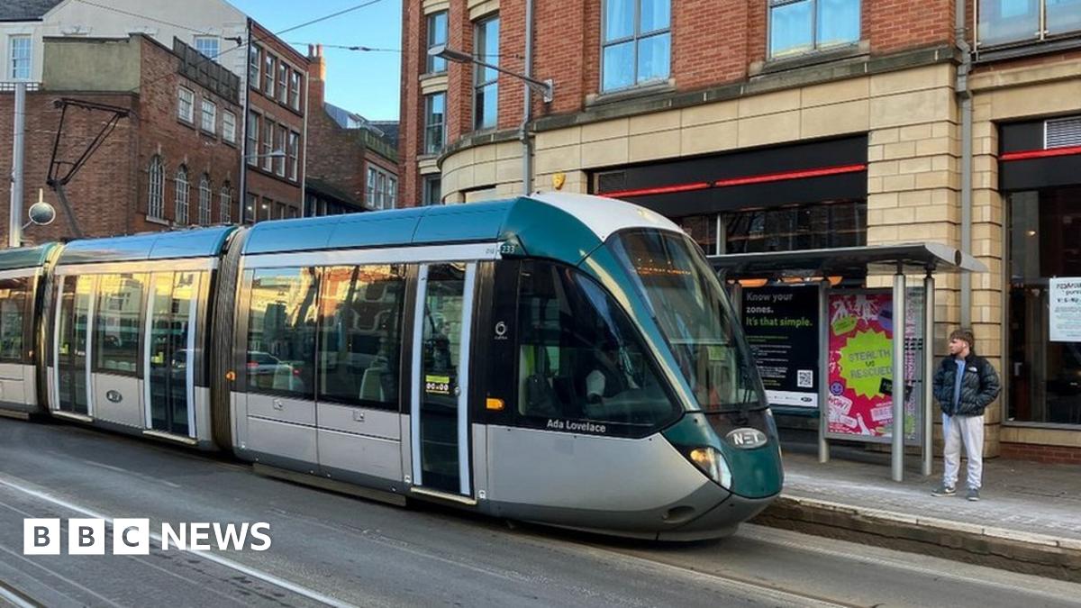 Nottingham network disrupted after 'difficulty defrosting trams' - BBC News