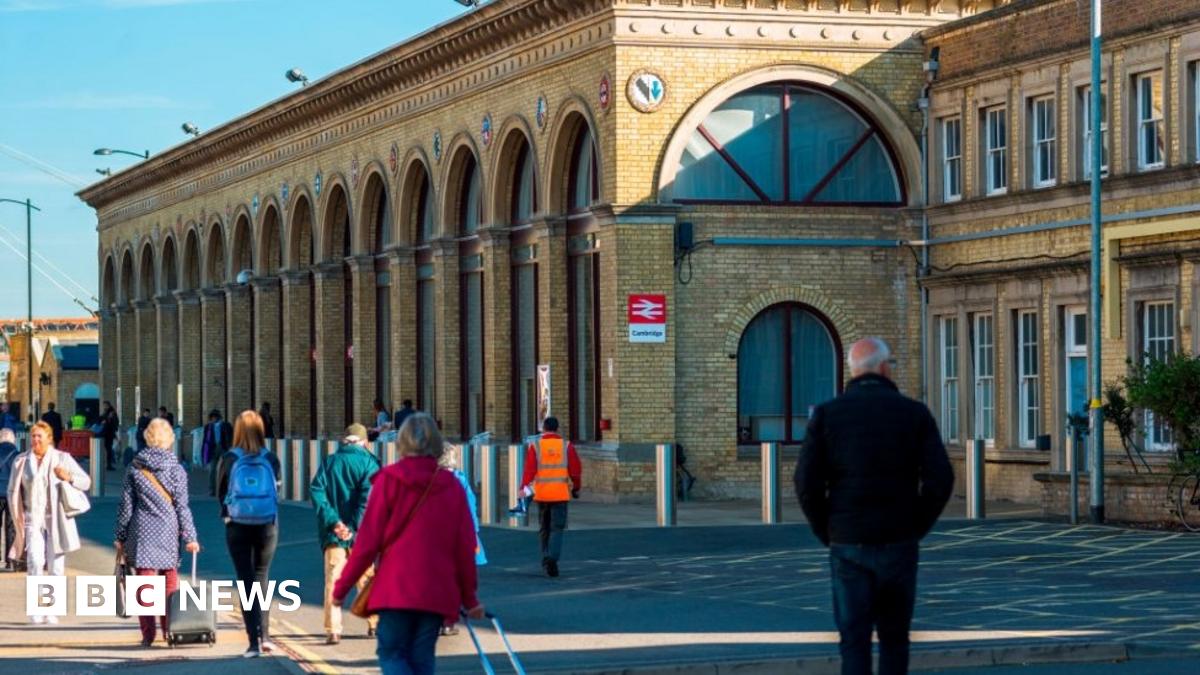 East West Rail: Route for £5bn Bedford to Cambridge link announced - BBC News