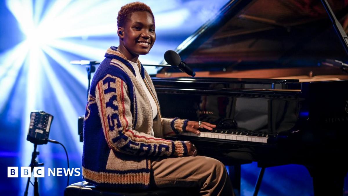 BBC Radio 6 Music Festival to make permanent Manchester move - BBC News