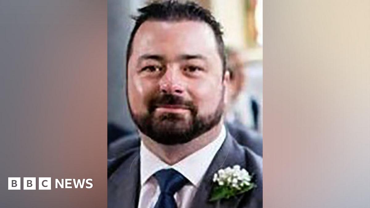 Belfast: Police officer Colin Prime dies weeks after attack - BBC News