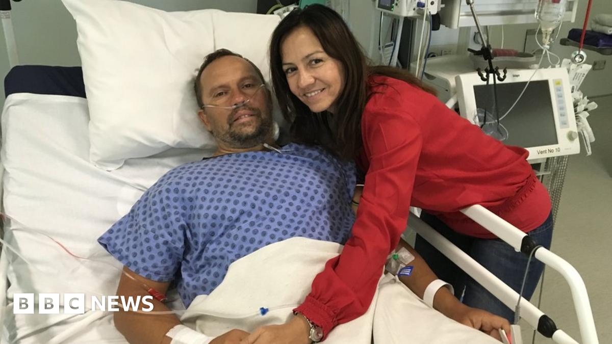 Extreme swimmer recounts dramatic North Channel rescue - BBC News