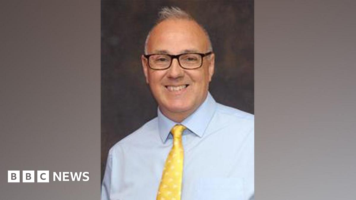 Dacorum Borough Council leader stands down after party probe - BBC News