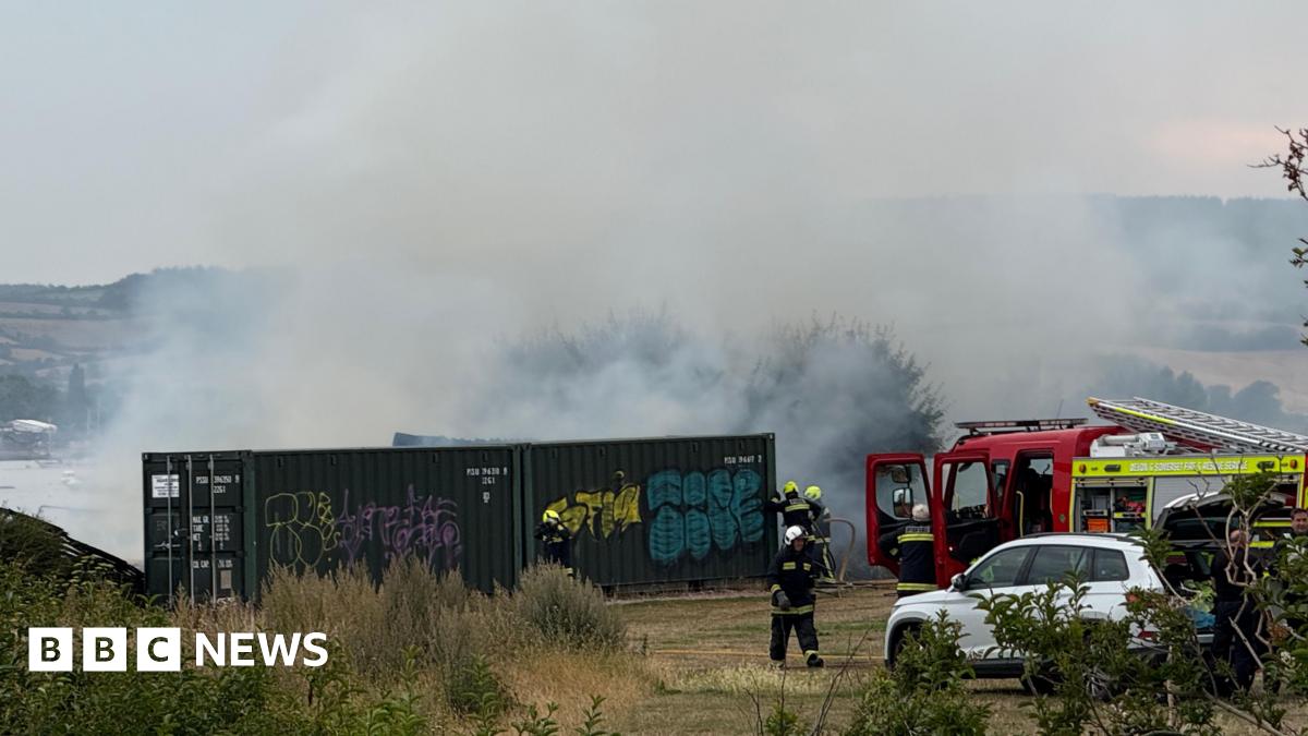 Teenagers arrested after Scout hut fire in Exmouth - BBC News