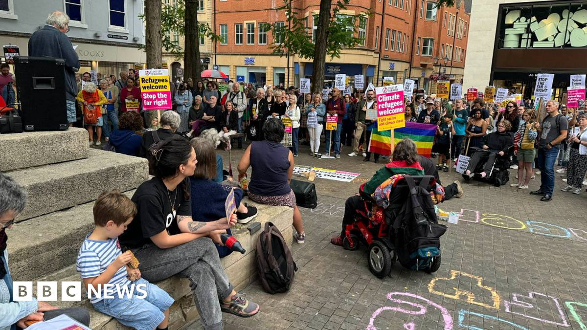 Further anti-racism protests held across the South - BBC News