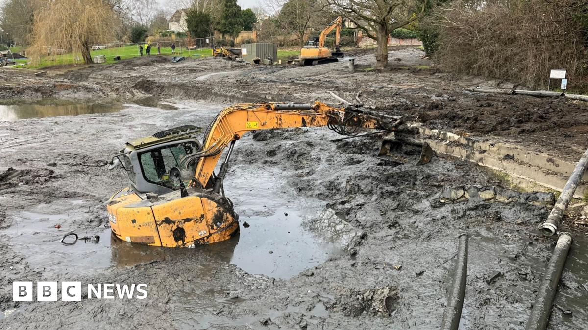 Digger sinks in Great Dunmow Doctors Pond during maintenance work - BBC ...