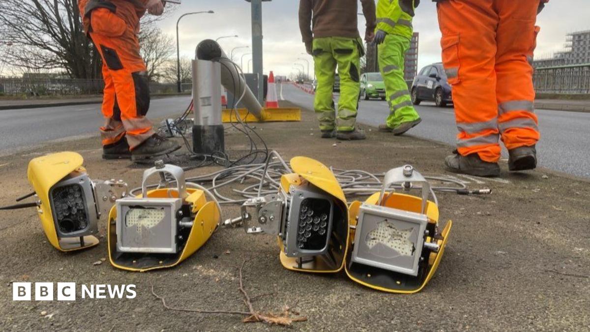 Southampton traffic cameras cut down hours after going up - BBC News