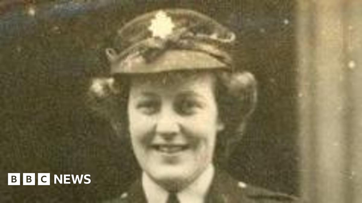 Family's surprise over honour to WW2 heroine Gillian Tanner - BBC News
