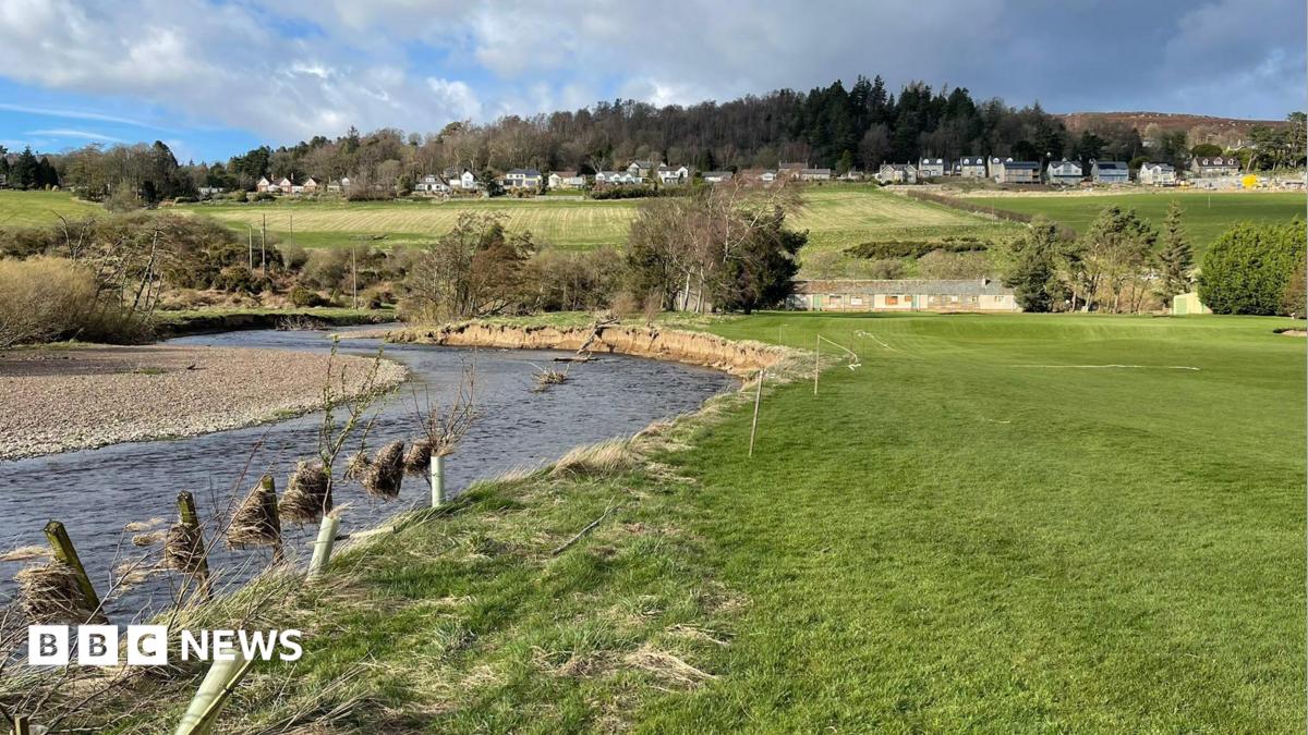 Part of Rothbury golf course falling into River Coquet - BBC News