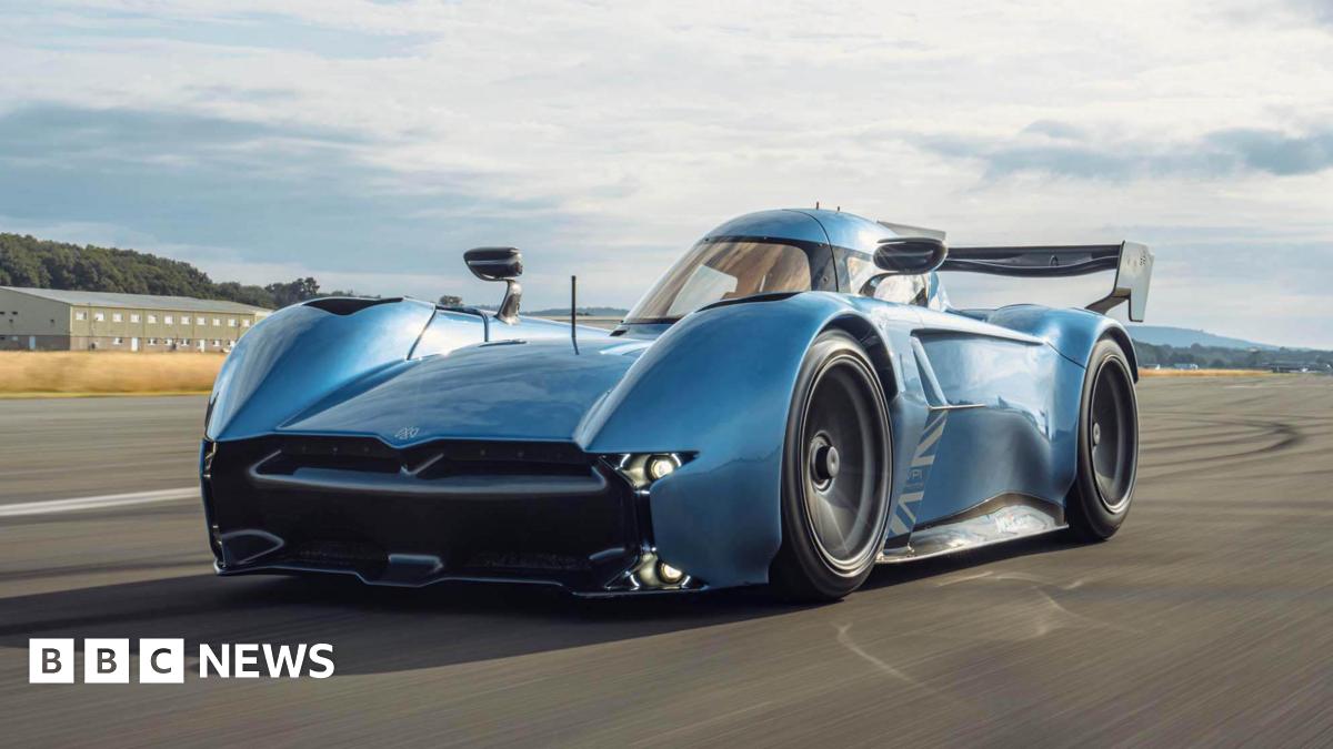Top Gear driver The Stig breaks 20-year-old lap record in Surrey - BBC News