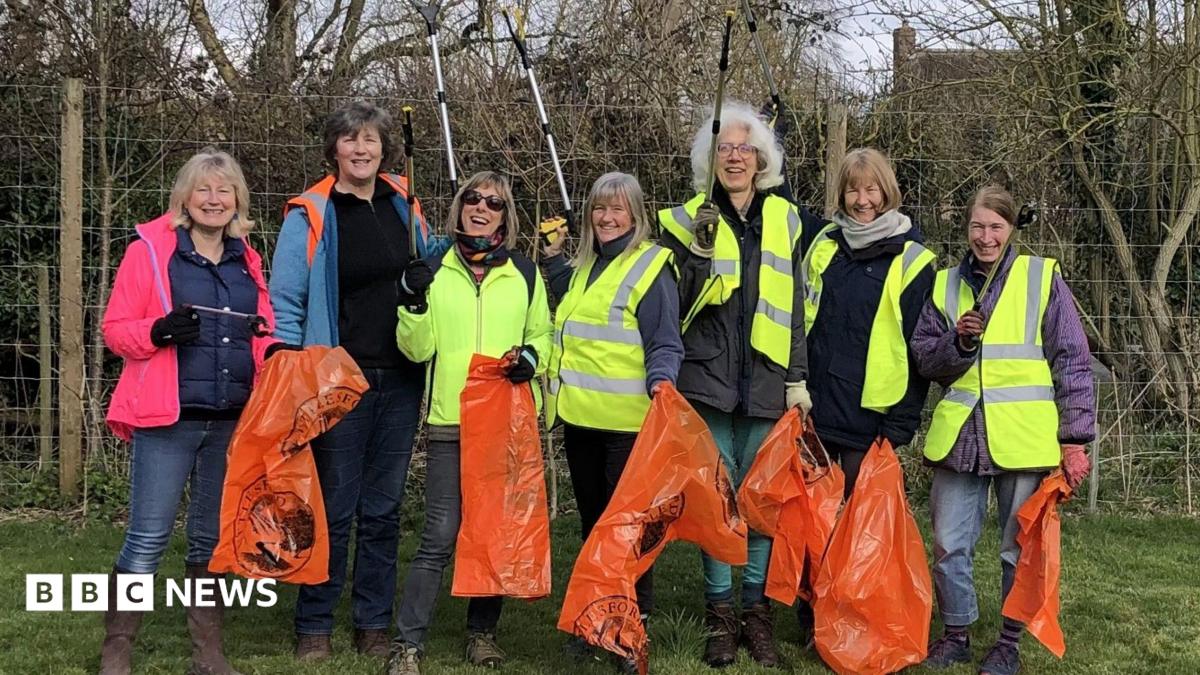 Essex litter pickers collect 36,800 pieces of rubbish - BBC News
