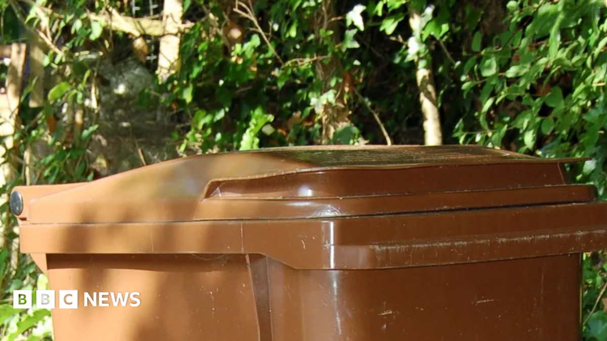 Stoke-on-Trent: £40 garden waste collection charge from 1 April - BBC News