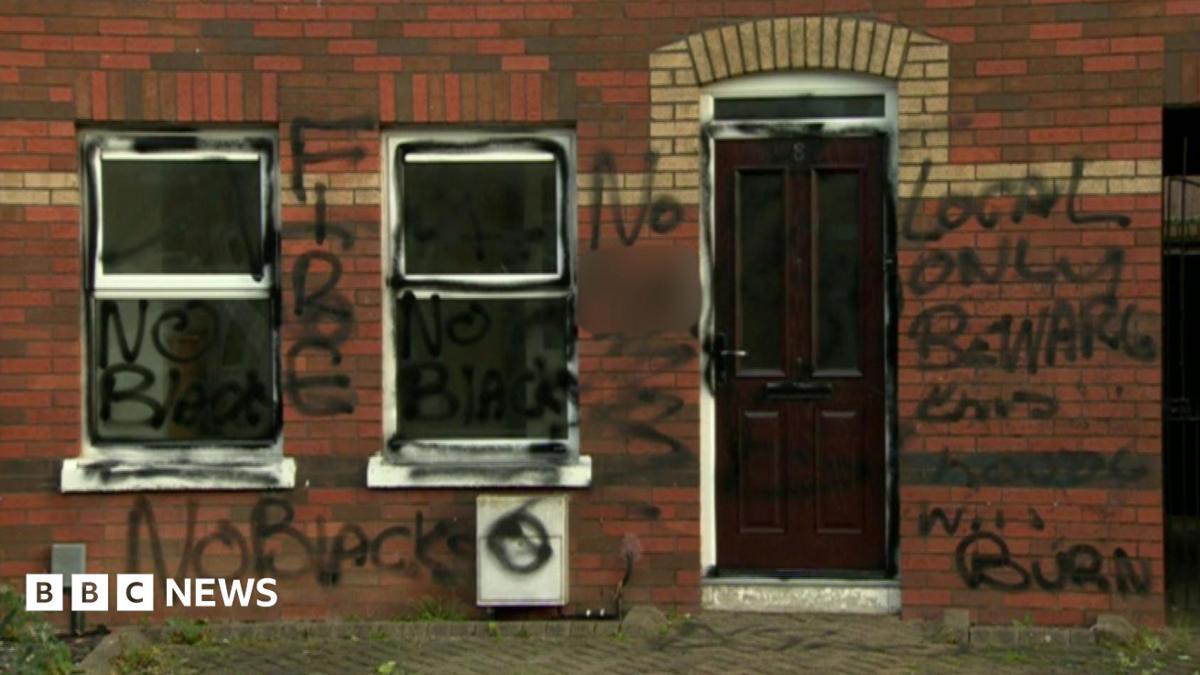 Belfast: Workers employed to remove racist graffiti threatened - BBC News