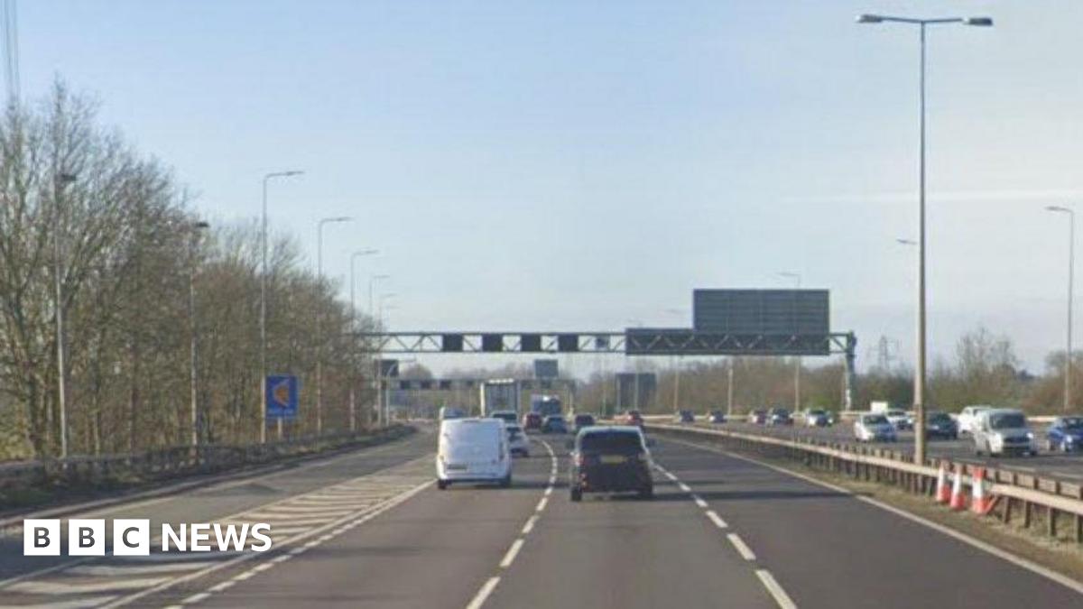 Drivers warned of overnight motorway closures - BBC News