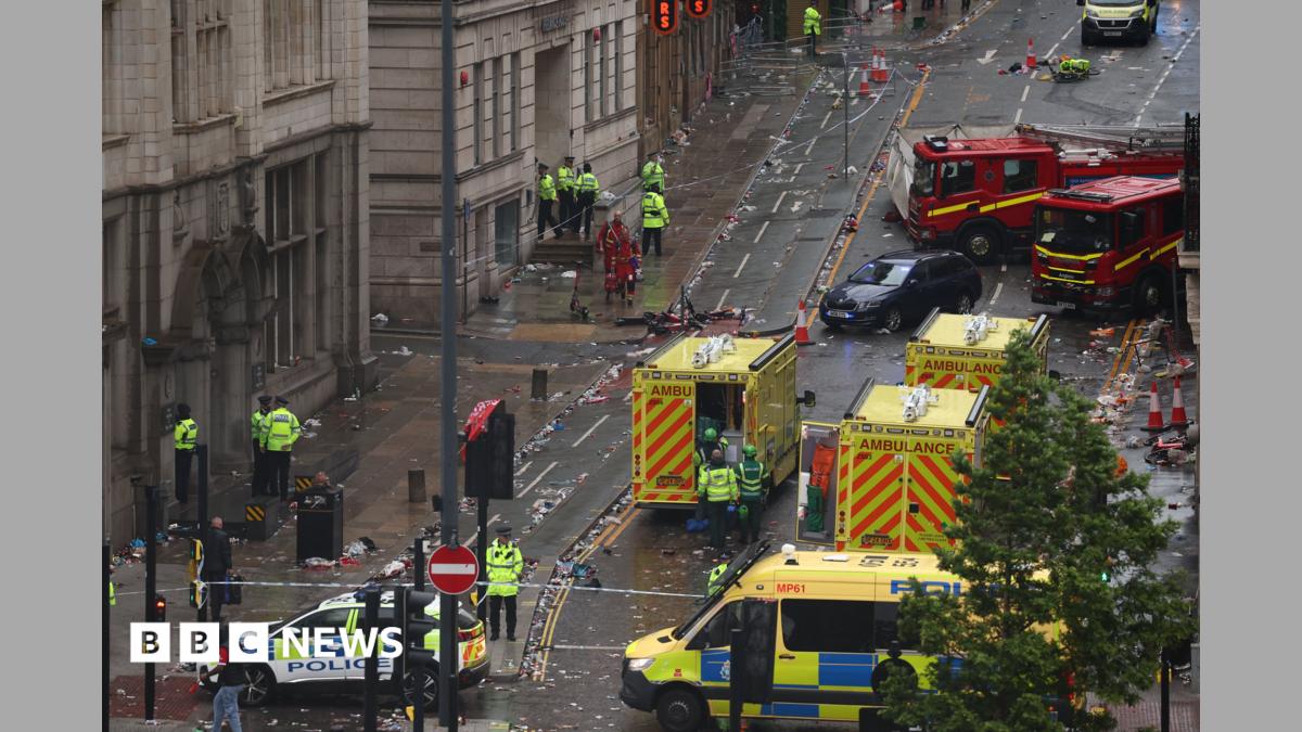 Couple and baby hit by car at Liverpool parade - BBC News