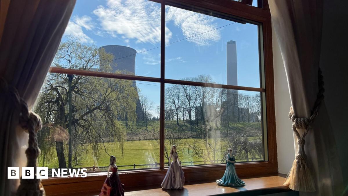 'Cottam Power Station chimney stack was part of our village' - BBC News