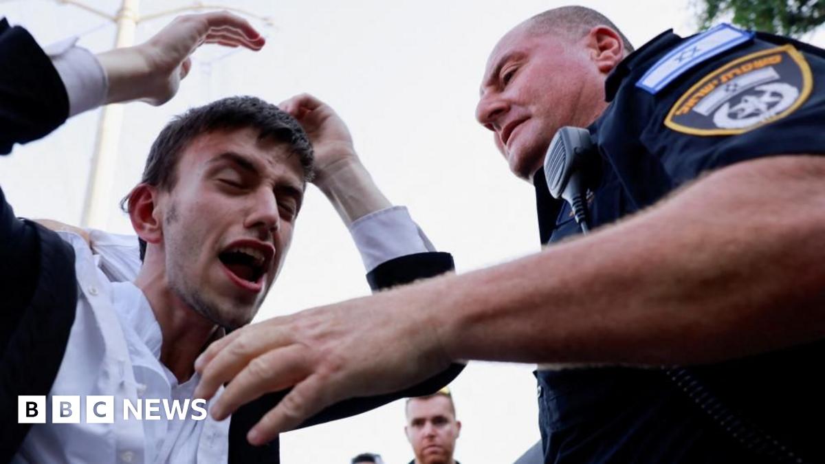 Israel conscription rule stokes ultra-Orthodox fury - BBC News