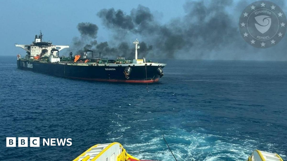 Burning oil tanker towed to safety to avert Red Sea spill - BBC News