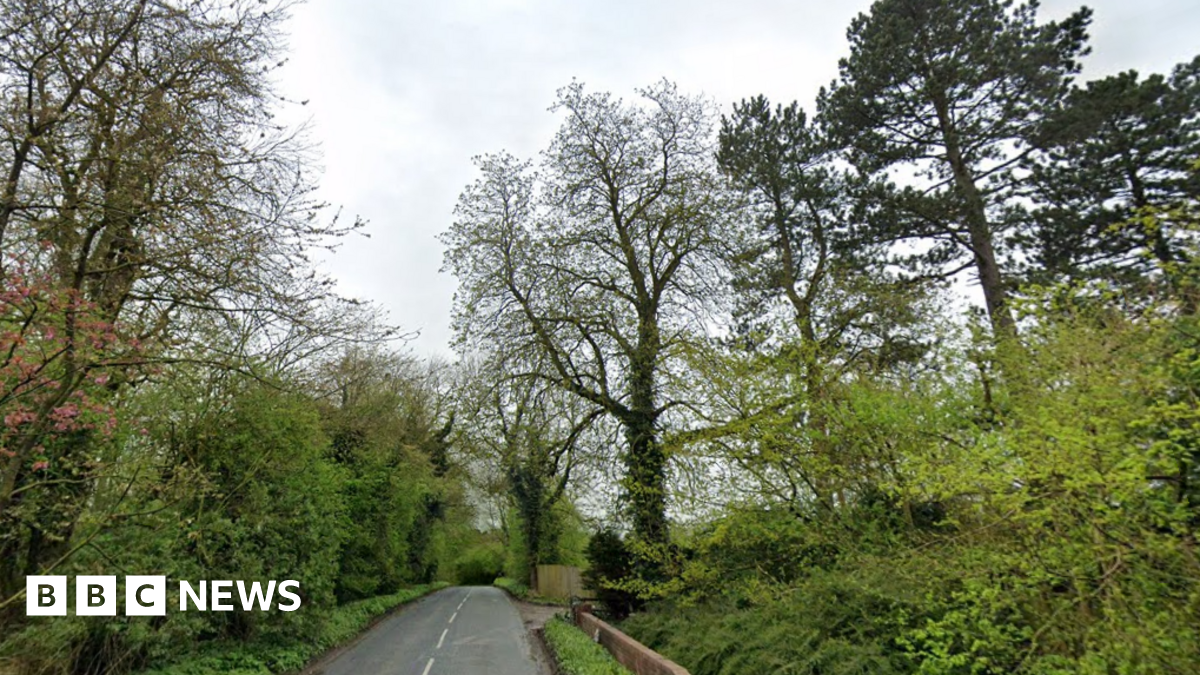 Motorcyclist seriously injured in crash in Sherburn-in-Elmet - BBC News