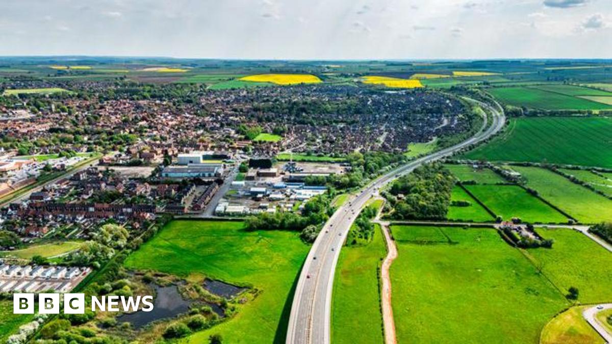 Barton link road gets go ahead 30 years after initial proposal - BBC News