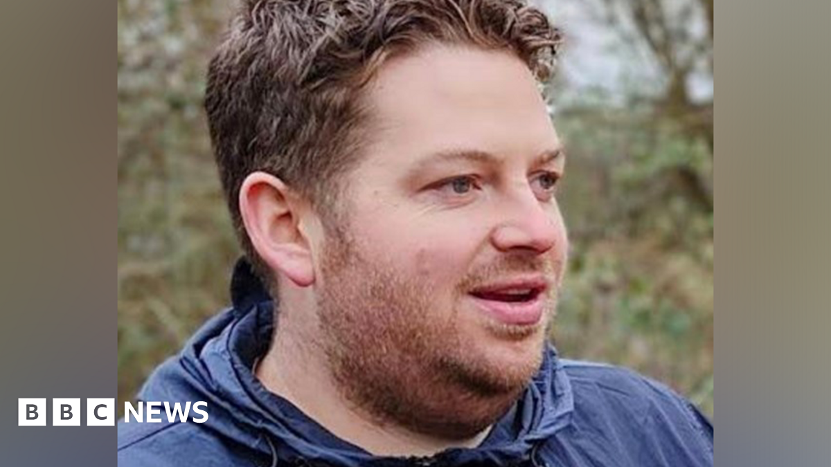 Second murder arrest after Birmingham fatal house fire - BBC News