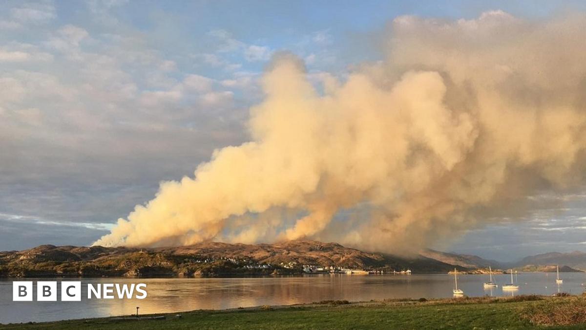 Wildfire risk 'extreme' warning for parts of Scotland - BBC News