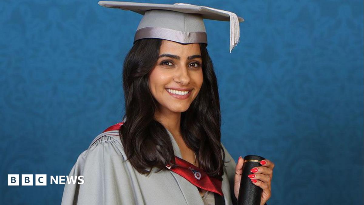 Mandip Gill: Doctor Who star awarded honorary fellowship - BBC News
