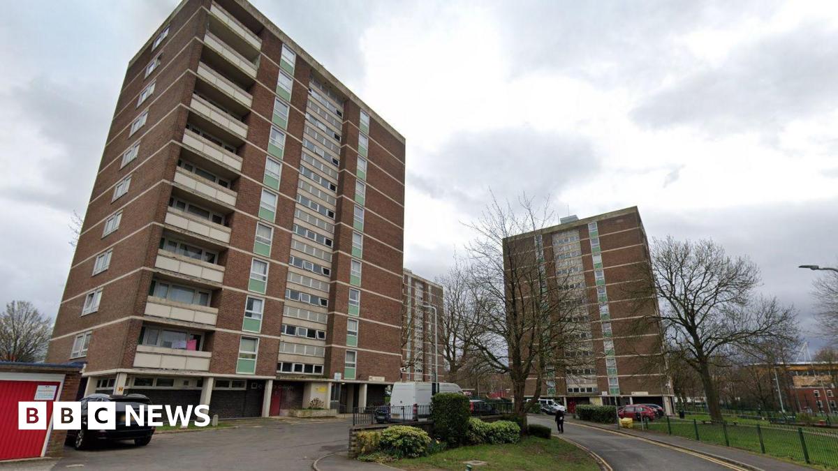 Wolverhampton tower blocks to be refurbished as plans approved - BBC News