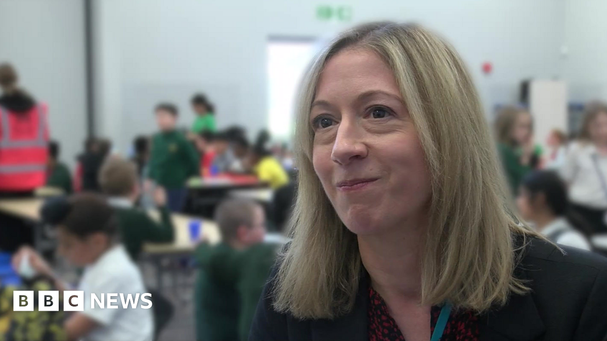 Slough headteacher says free school meals are 'essential' - BBC News