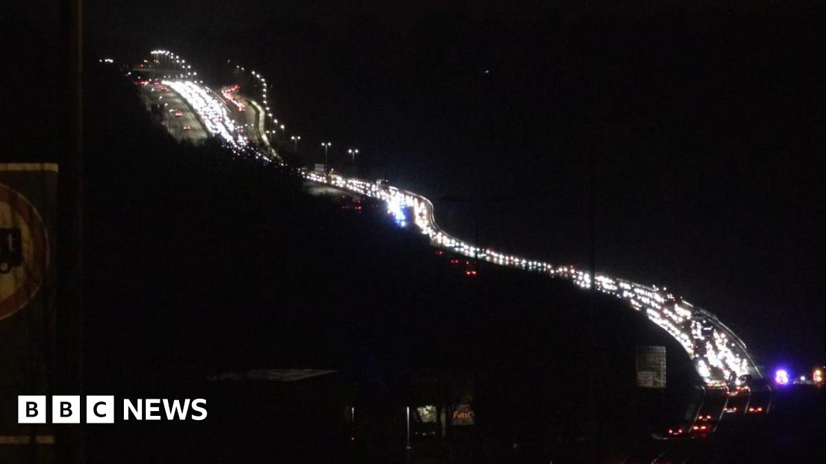 A23 reopens after lorry crash near Crawley leaves drivers stuck - BBC News