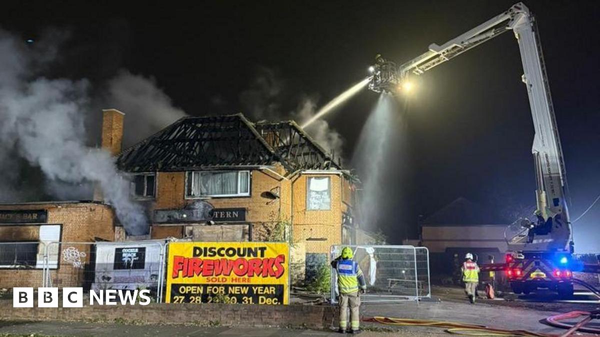 Fire at derelict South Ockenden pub started deliberately - BBC News