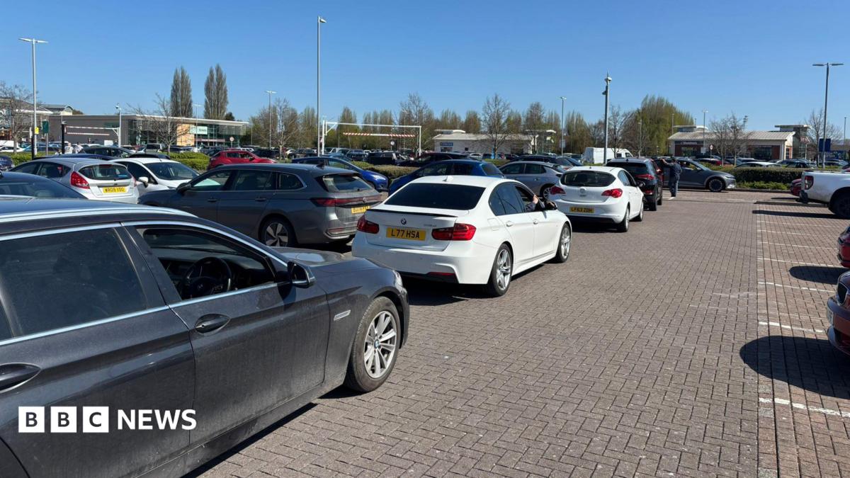 Gloucester gridlocked as road closure causes traffic 'carnage' - BBC News