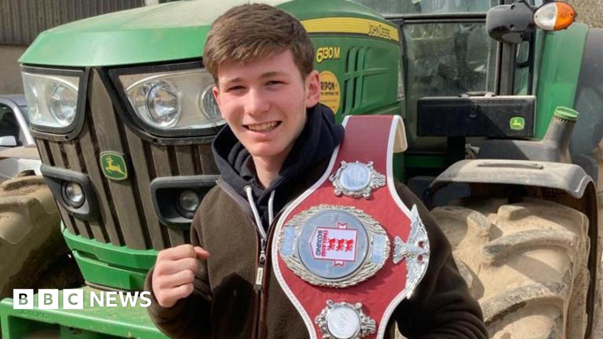 Edward Hardy: Boxing farmer swaps hay bales for haymakers - BBC News