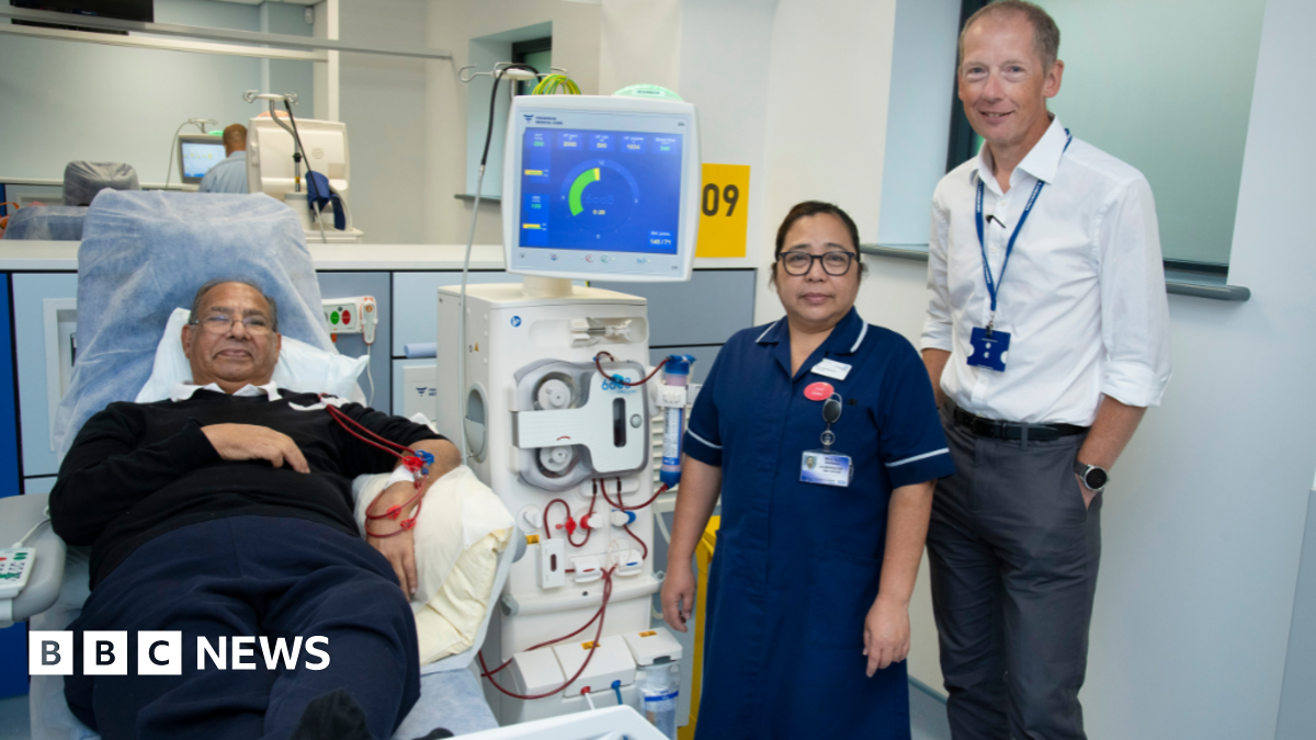 New Leicester kidney dialysis unit opened - BBC News