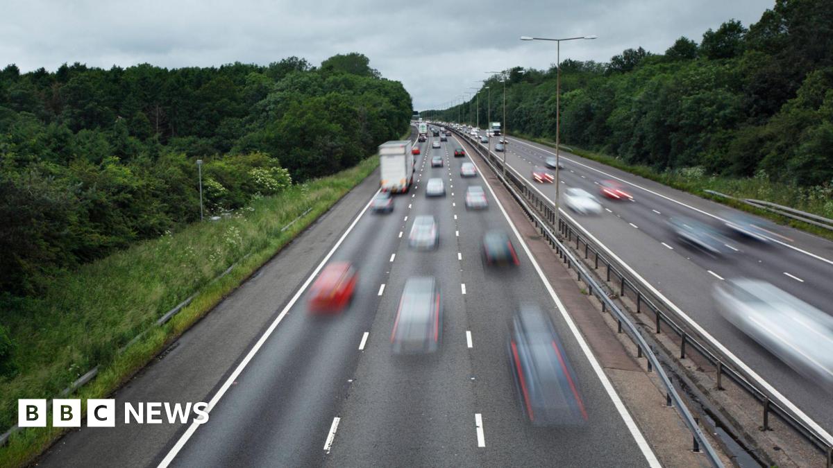A3 roadworks: Drivers and train passengers warned of delays - BBC News