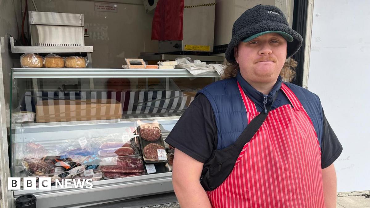 'Some weeks I might take £10' - Goldthorpe market trader - BBC News