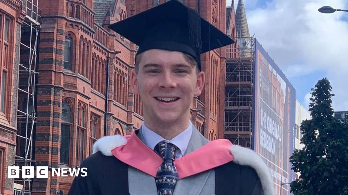 'We mistook my brother's meningitis symptoms for freshers' flu' - BBC News