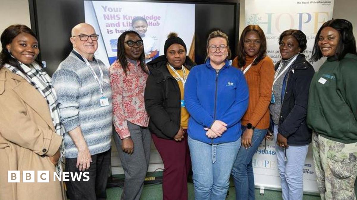 Thanks for 'priceless' Wolverhampton volunteers who help lonely - BBC News