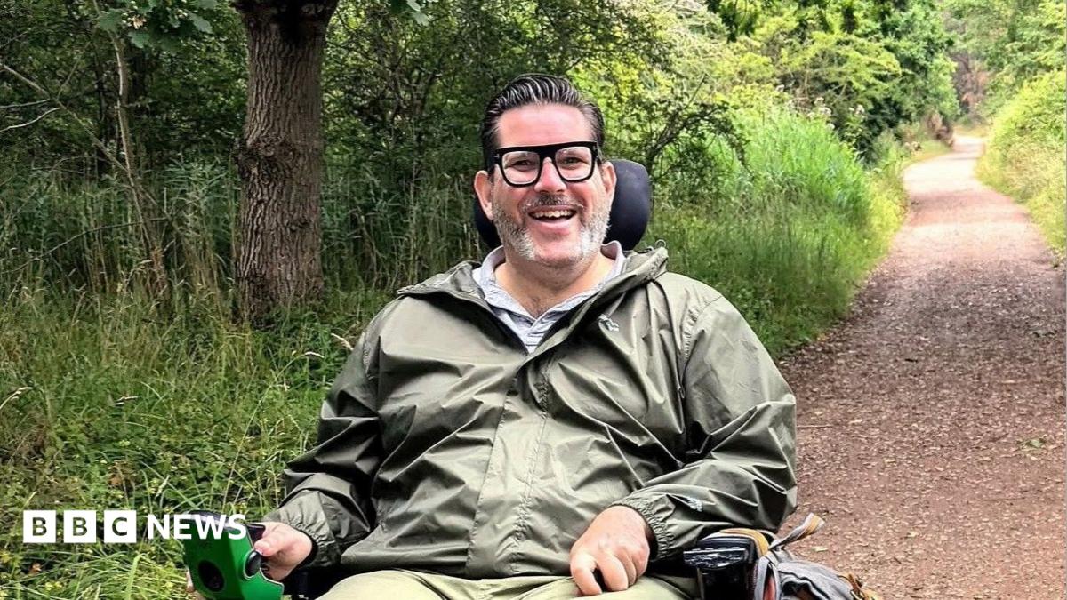 Disabled Adventurer praises 'incredible' Norfolk - BBC News