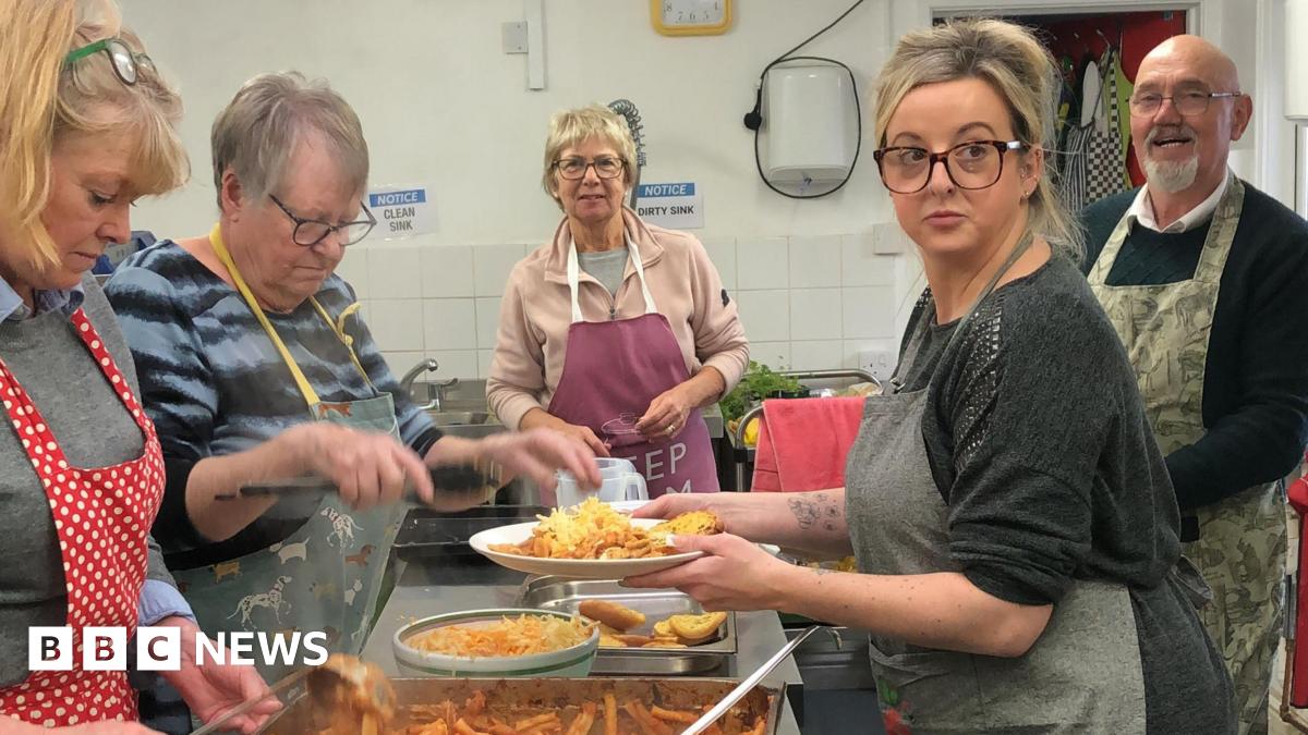 Swindon's Christmas homeless charity appeals for volunteers - BBC News