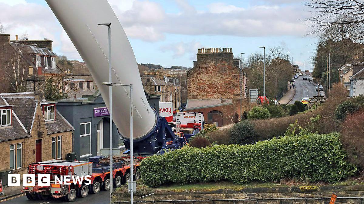 Hawick wind farm blade deliveries complete after six months - BBC News