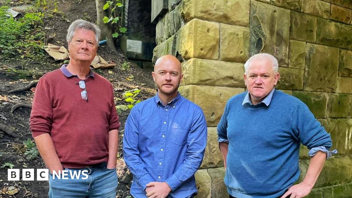 Campaigners meet MP over bid to re-open Skipton-Colne rail line - BBC News