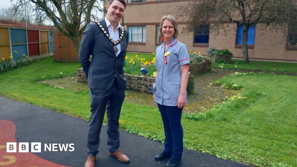 Children's ward garden plan gets Oswestry Town Council support - BBC News