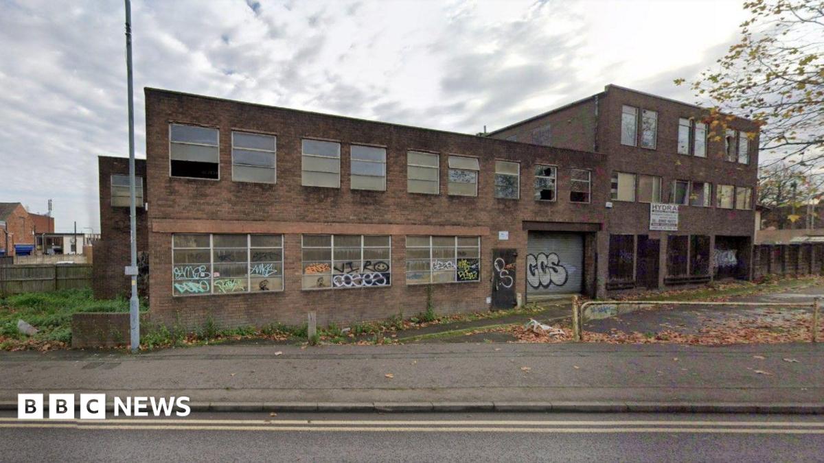 Wolverhampton factory left empty for 40 years will become flats - BBC News