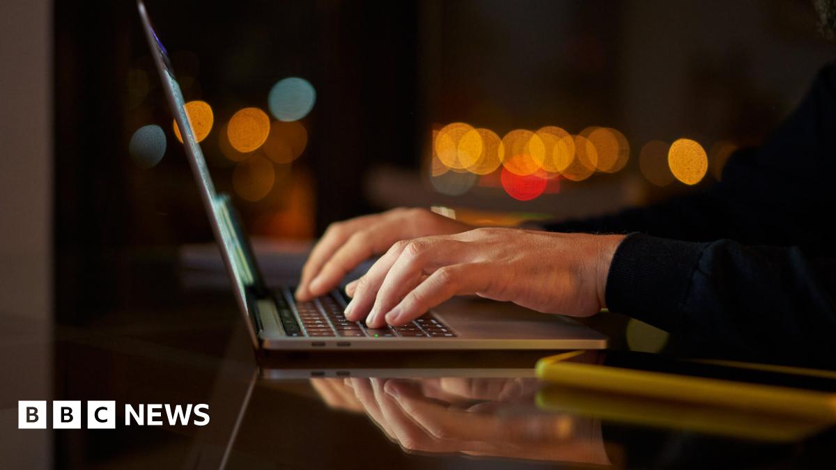 Ex Wakefield GP Simon Hulme struck off over indecent images - BBC News