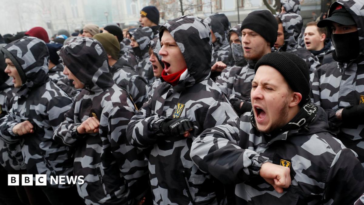 Russia-Ukraine tensions rise after Kerch Strait ship capture - BBC News