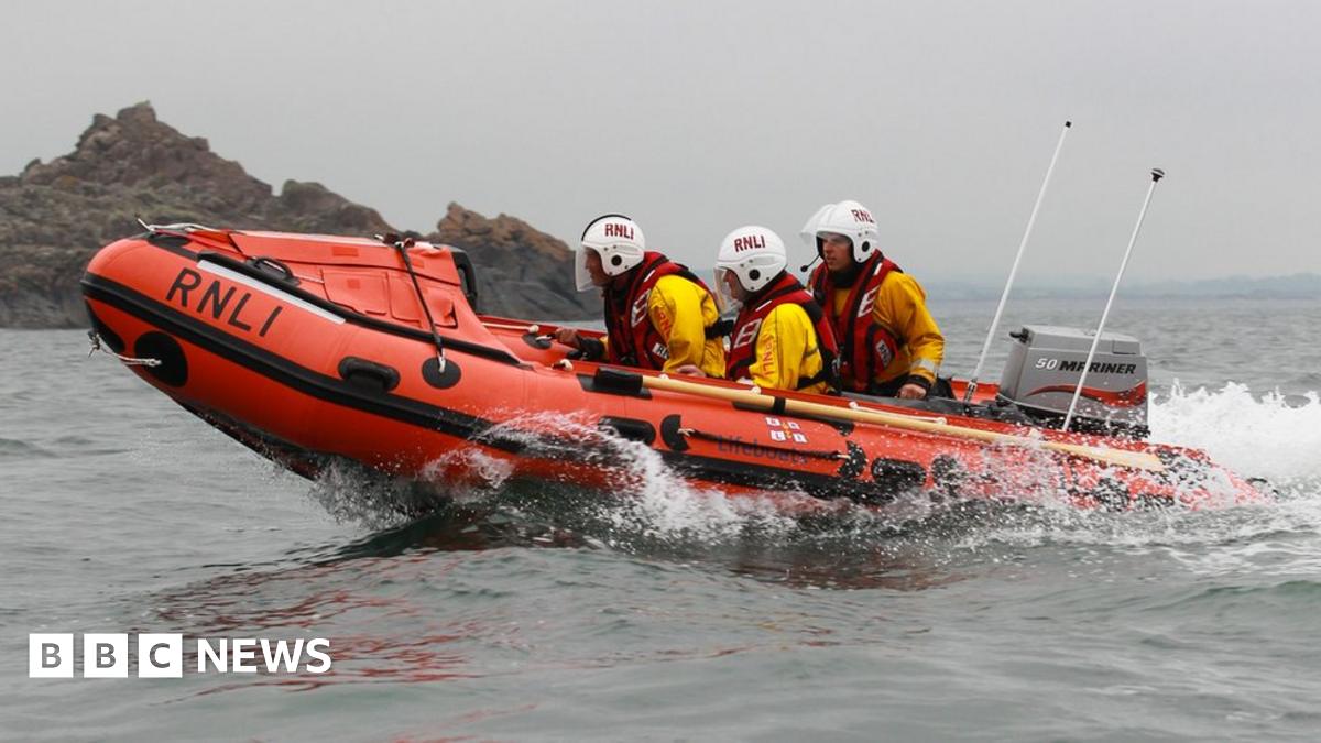 Blyth RNLI crew rescued after being swept from lifeboat - BBC News
