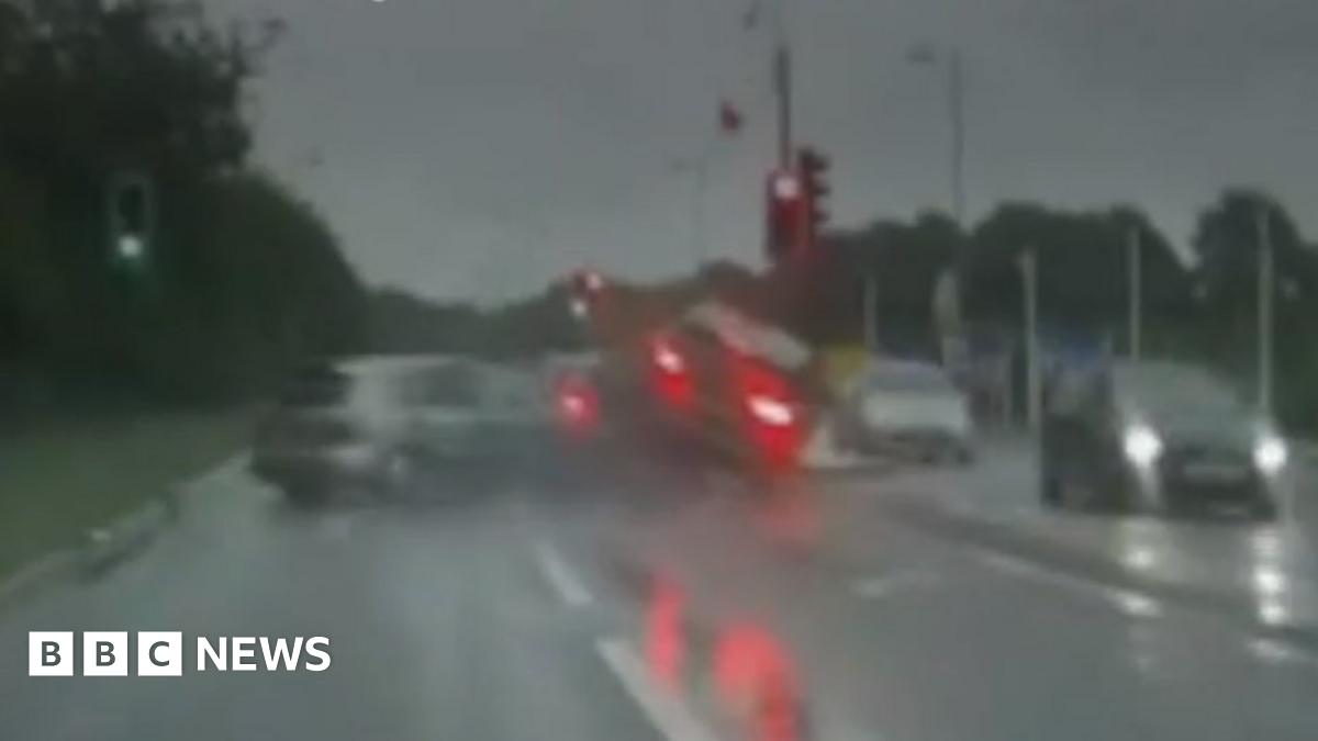 Operation Snap: 2,300 dashcam clips sent to police - BBC News