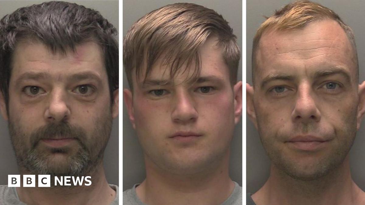 First three Hull rioters jailed after weekend's 'ugly violence' - BBC News