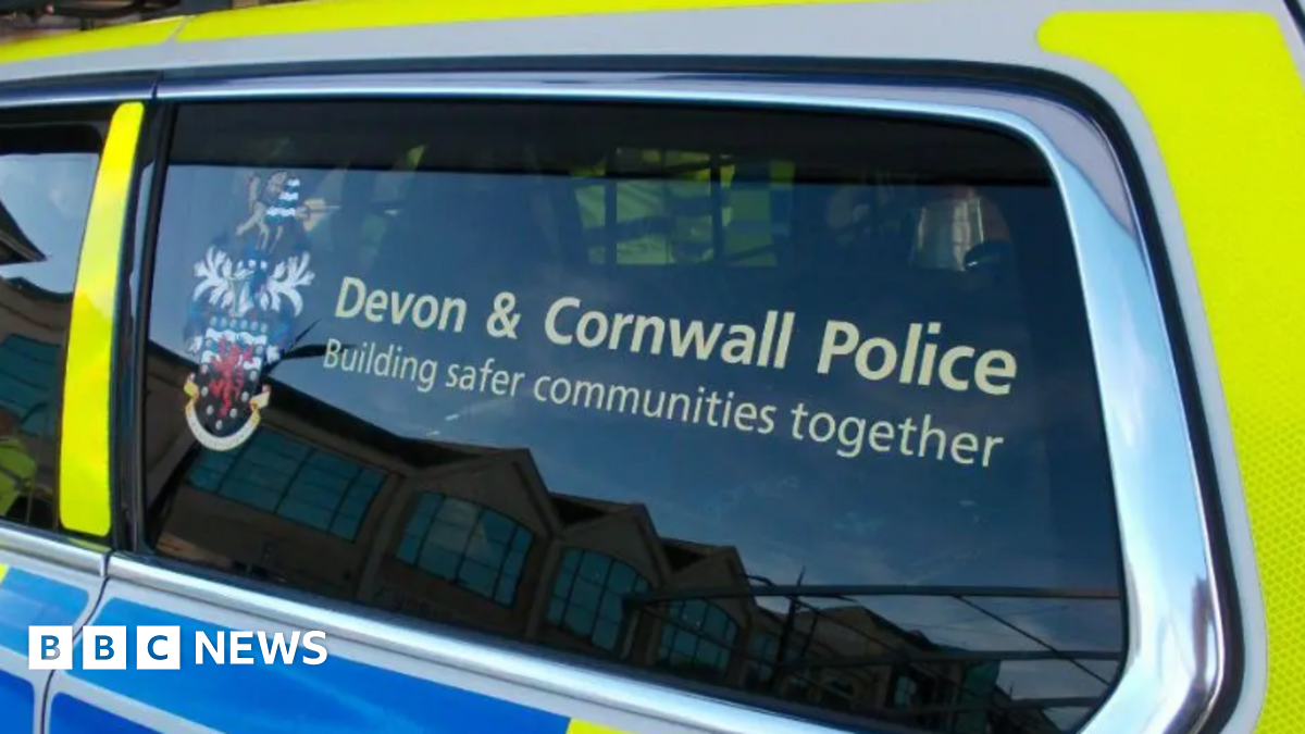 Jury discharged in Devon and Cornwall police officer trial - BBC News